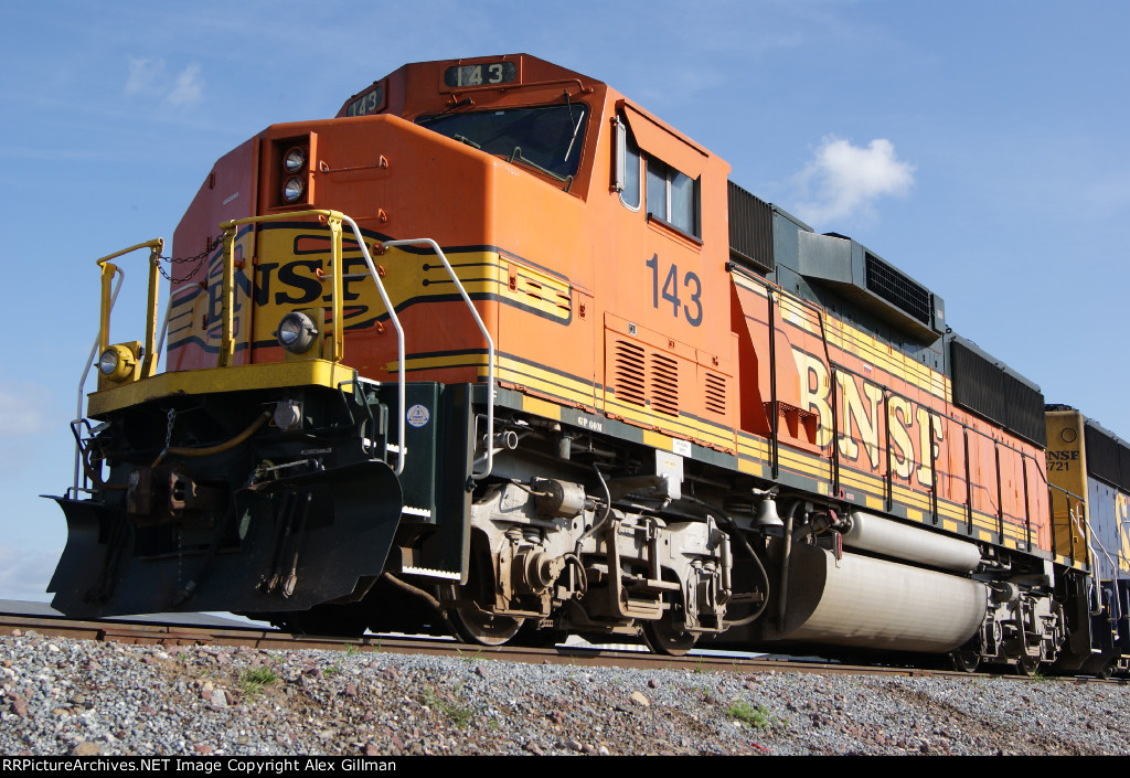 BNSF 143, Looking Up